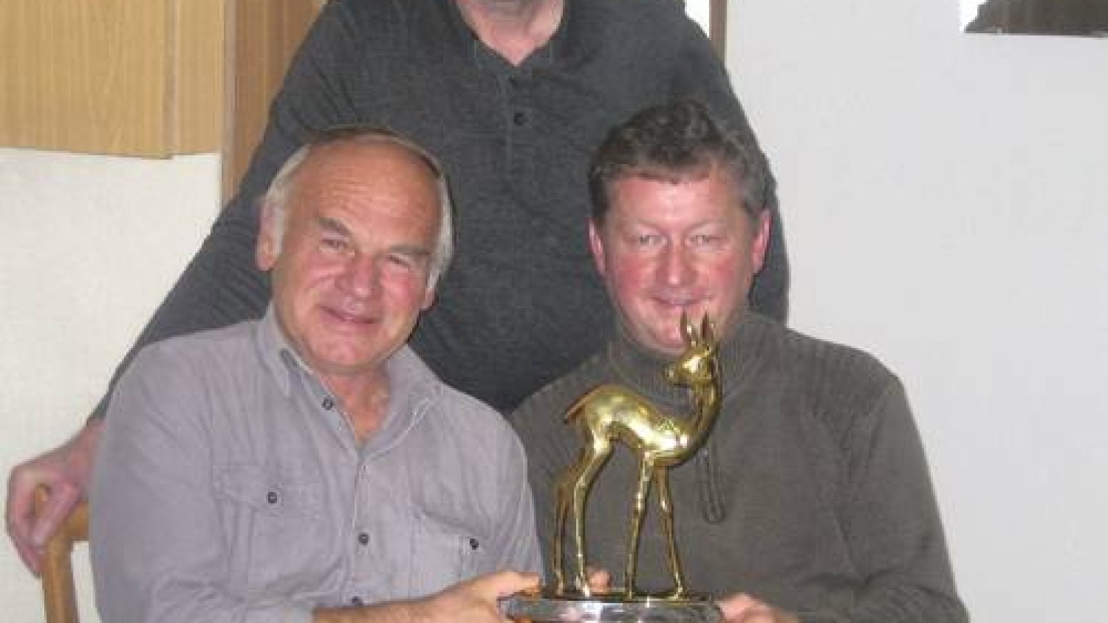 "Bambi" ist auch dabei: Pyramiden-Anschieben in Pottiga