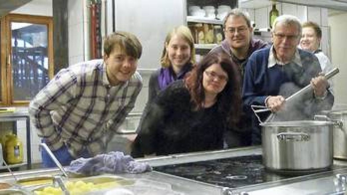 Jenaer Schott-Blasorchester kocht in der "Noll" für 180 Gäste