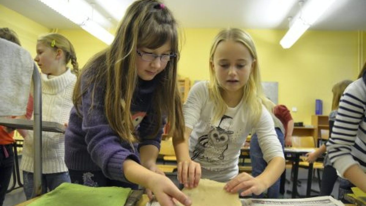 Papierschöpfen in der Grundschule Triptis