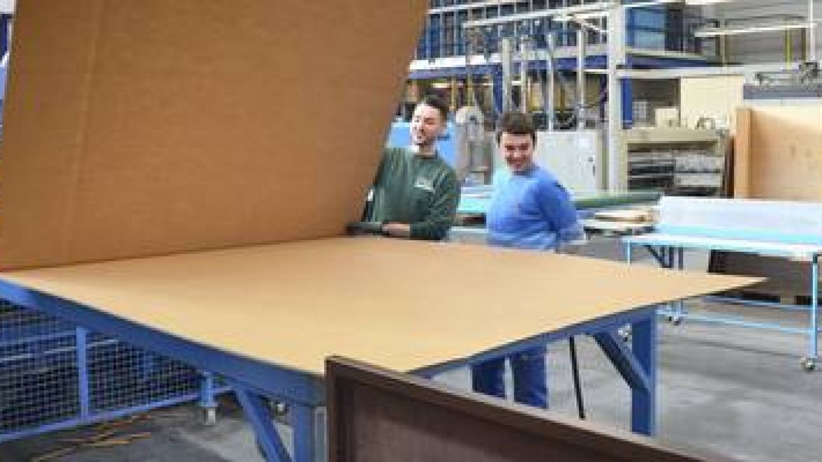 Junge Mitarbeiter bilden Azubis bei Ilm-Pack in Weimar aus