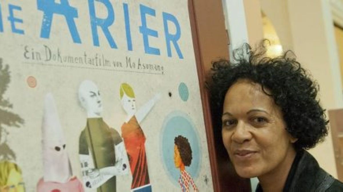 Schauspielerin und Regisseurin Mo Asumang stellt Film „Die Arier“ in ...