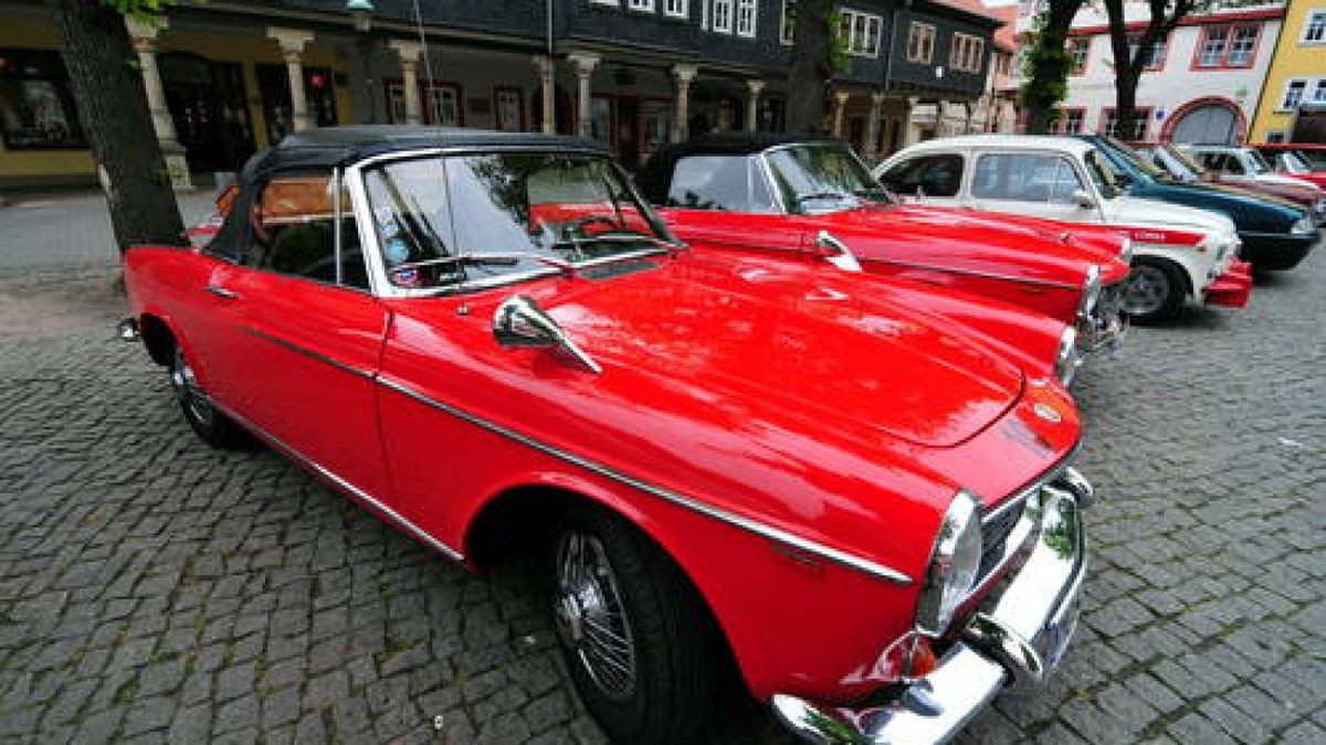 Fiat-Fans erobern mit Oldtimern die Herzen der Arnstädter