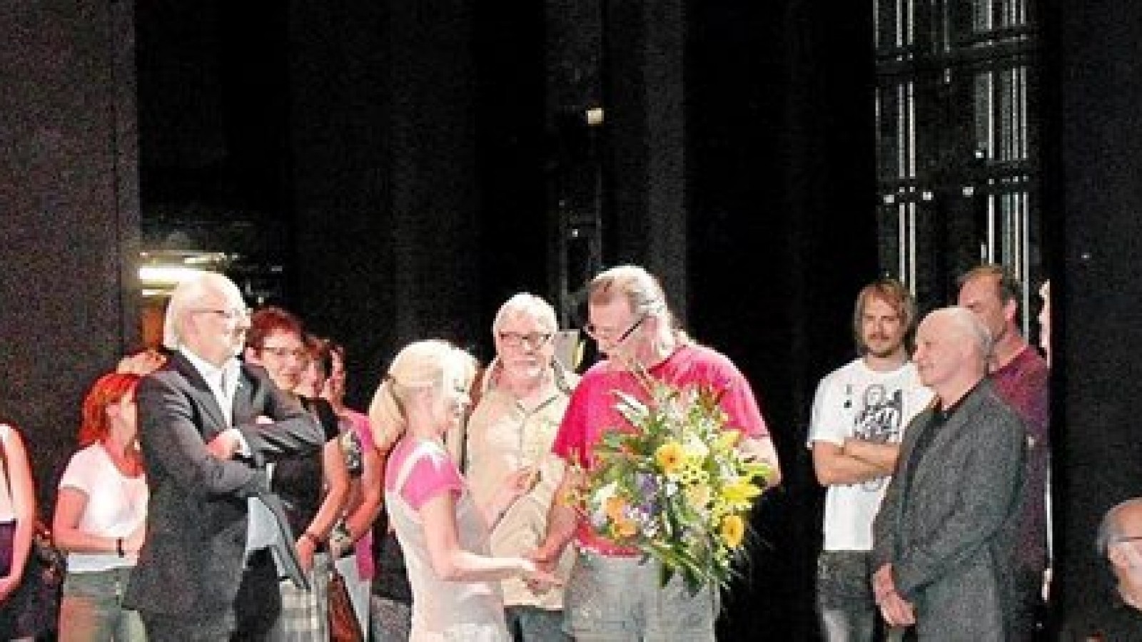 Konfetti-Regen für den Geraer Theatermaler Rolf Röder