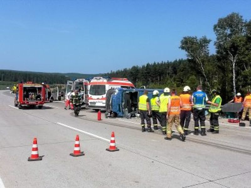 Zwei Schwerverletzte bei Unfall mit Kleinbus auf der A9 bei Schleiz