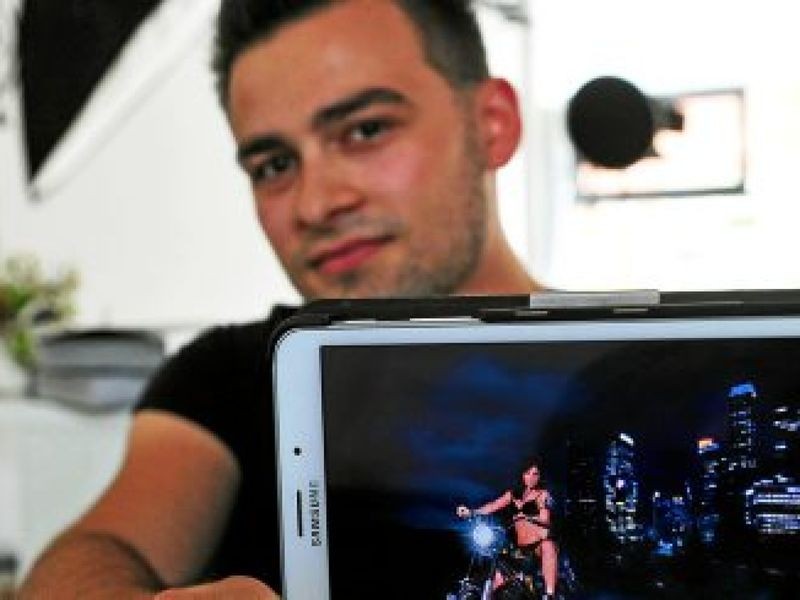 Thüringer setzt Models und Mopeds für Simson-Kalender in Szene