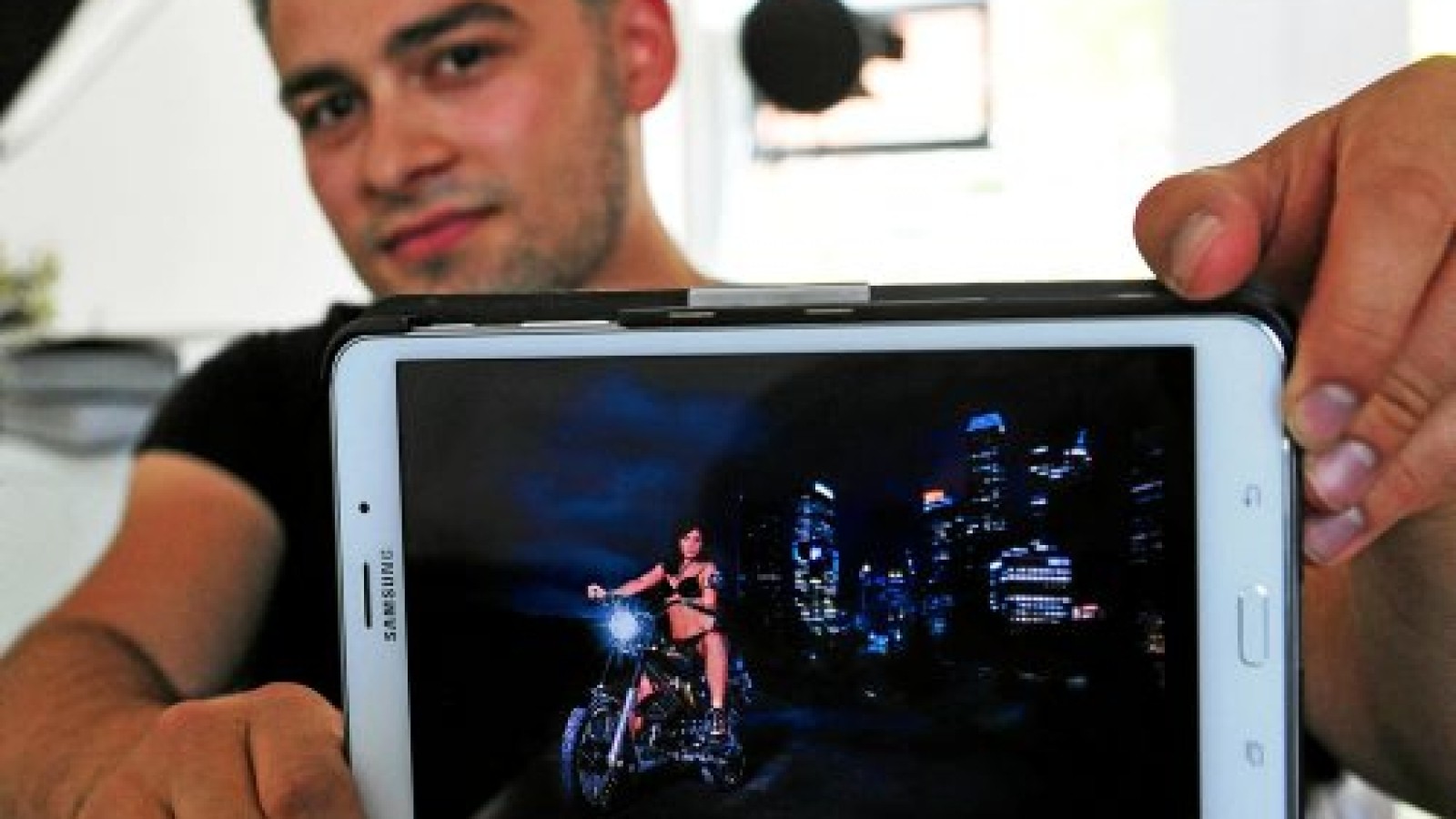 Thüringer setzt Models und Mopeds für Simson-Kalender in Szene