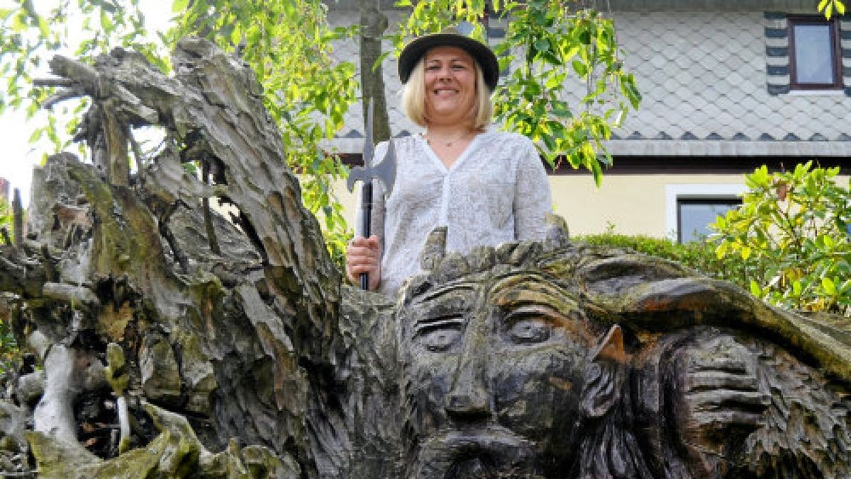 25. Kirmes in Breitenhain: Nicole Roßner behütet den Waldgeist