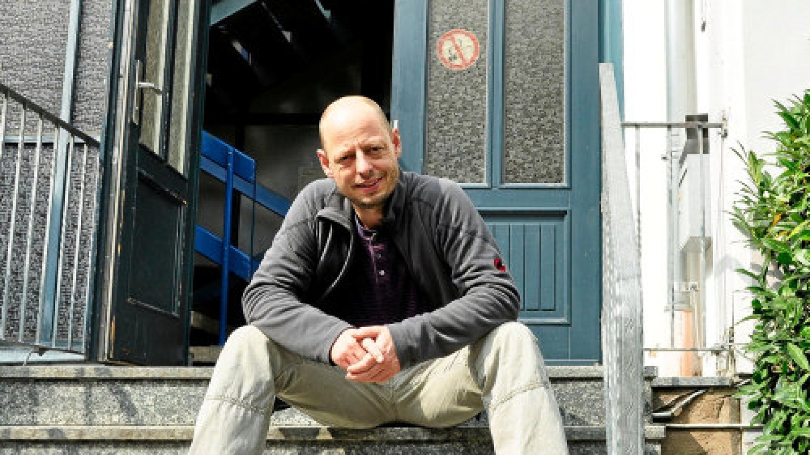 „Nackte Tatsachen“, zerrissene Hose, Schauspielerei: Jochen Ganser hat erste Rolle am Theater ...