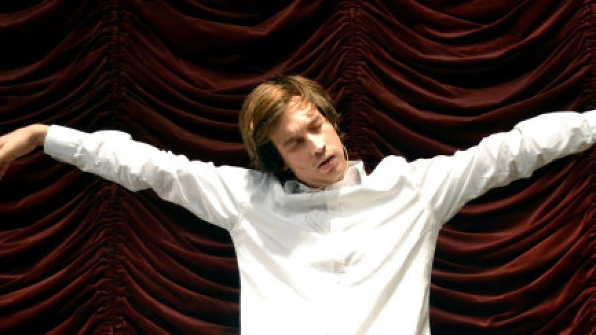 „Die lächerliche Finsternis“ feiert im Kassablanca Premiere