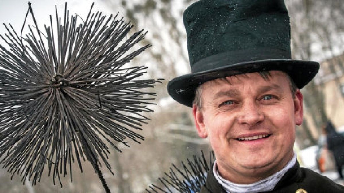 Für Schornsteinfegermeister Swen Bergner ist Freitag, der 13., ein ...