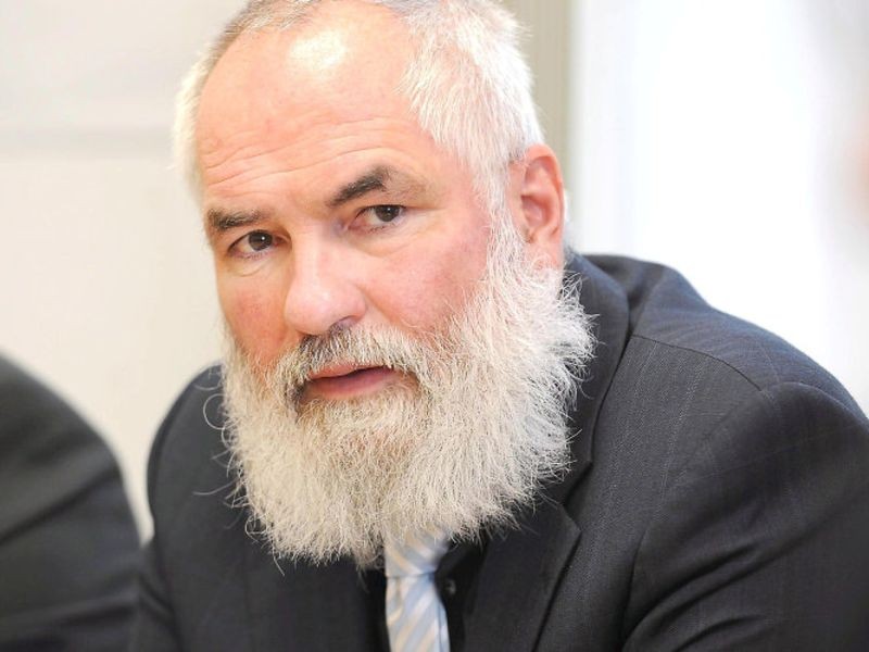 Saalfeld zeigt vor NPD-Demo Flagge fürs Miteinander