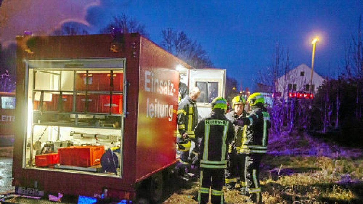 Alle Feuerwehren aus Gera im Einsatz: 80 Tonnen Kunststoff im alten ...