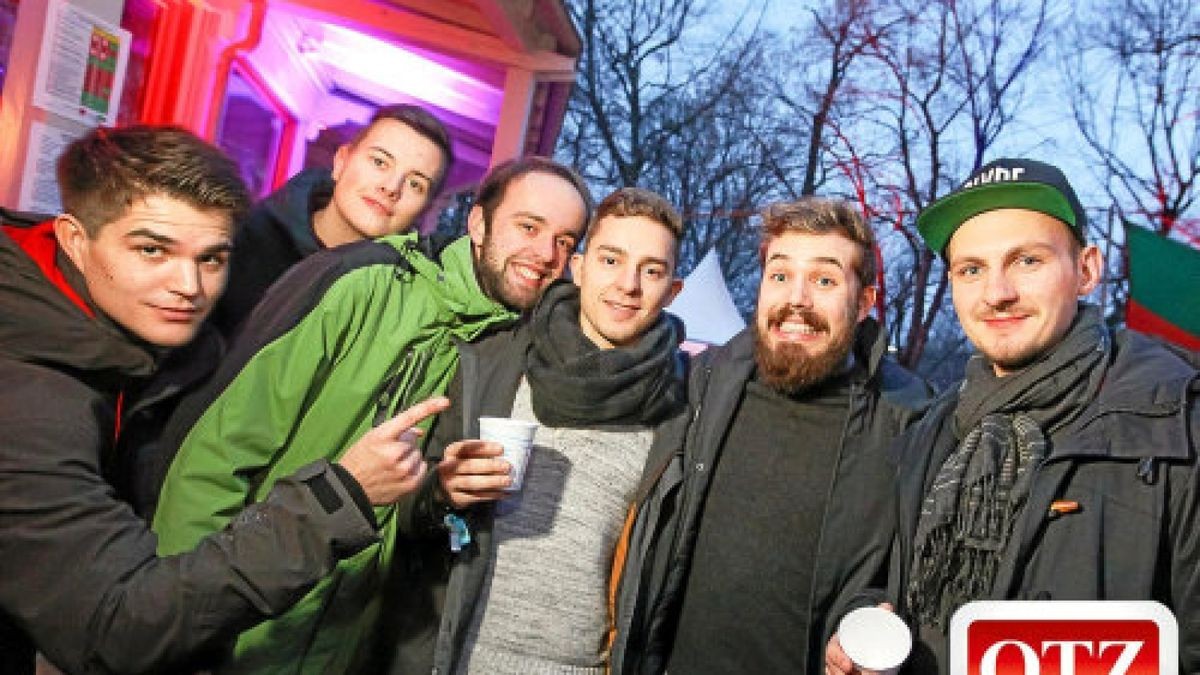 Deep with your winter: Hunderte im Paradiescafe