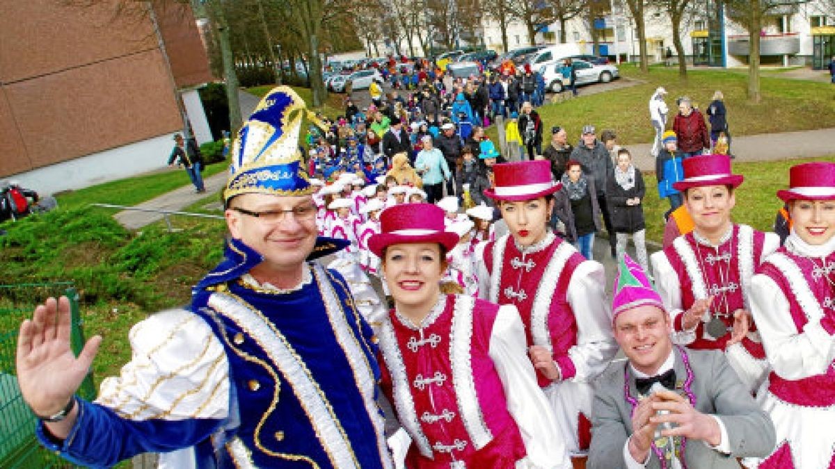 Hunderte beim Rosenmontagsumzug in Jena-Winzerla