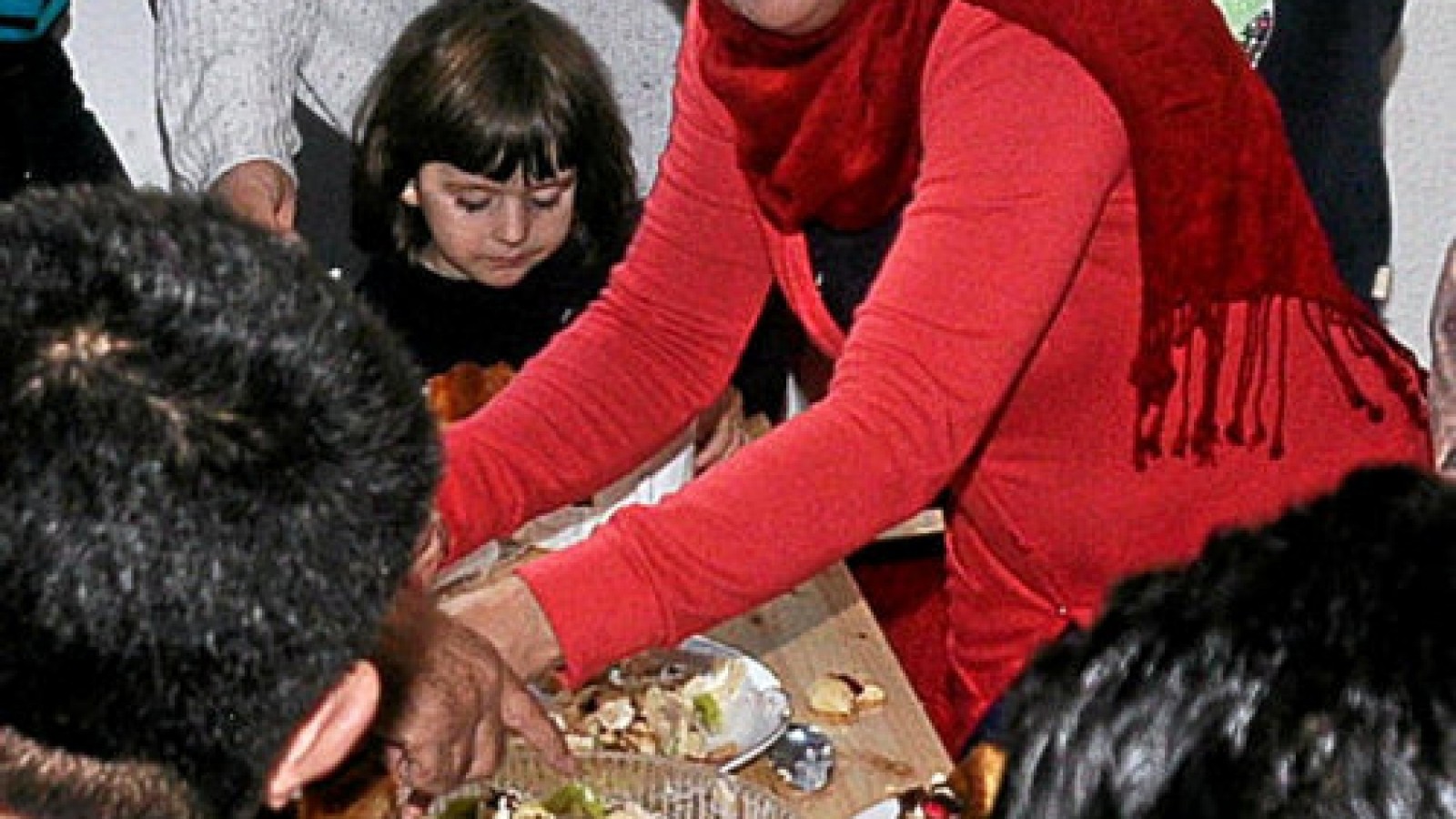 Heimbewohner in Bad Lobenstein backen gemeinsam nationaltypische Kuchen