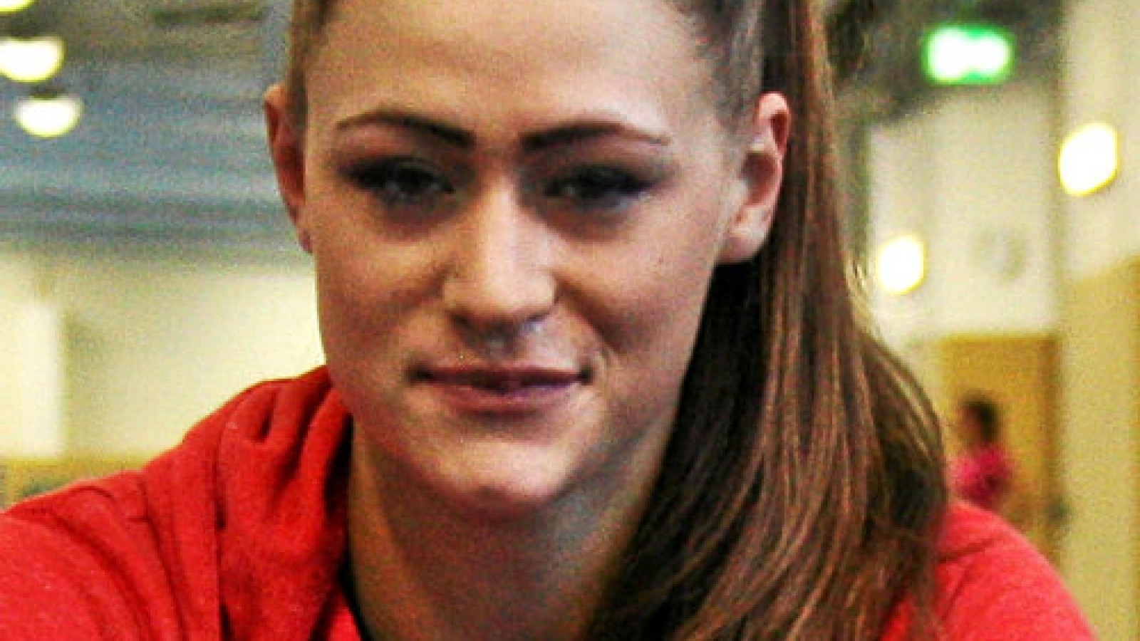 Eleni Frommann vom Leichtathletik Club Jena von Erkältung in Dortmund ...