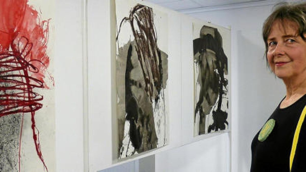 Bilder ohne Titel im Leinefelder Rathaus ausgestellt