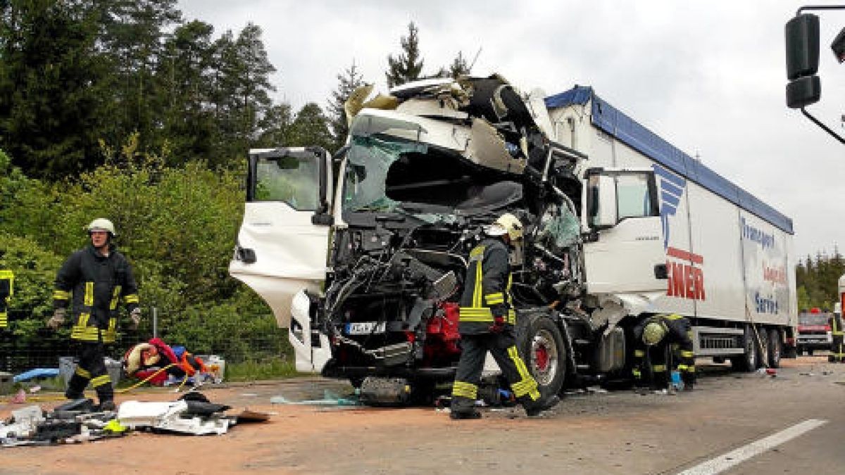 A9 bei Bad Klosterlausnitz nach Lkw-Unfall gesperrt