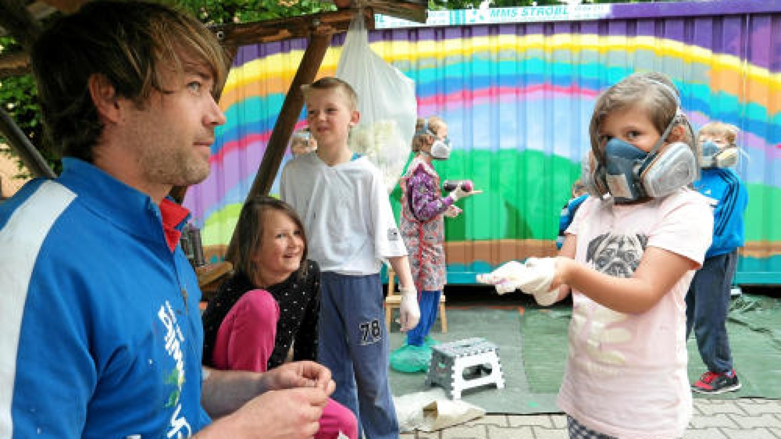 Neunhofener Grafitti Grundschüler malen mit der Dose