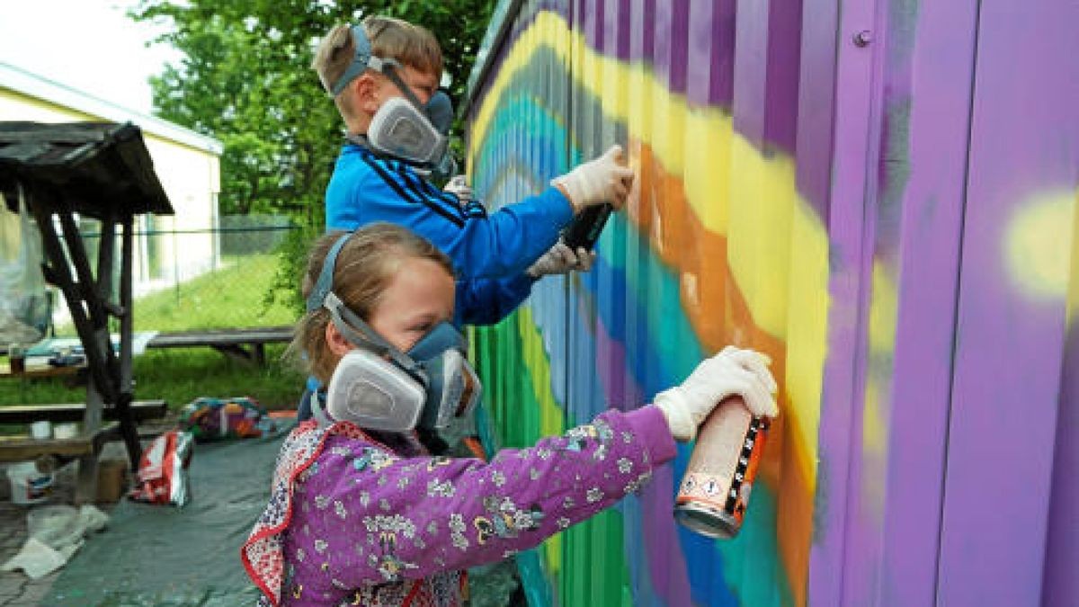 Neunhofener Grafitti Grundschüler malen mit der Dose