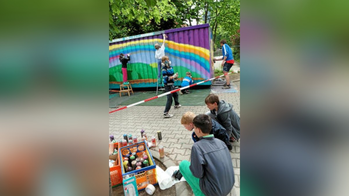 Neunhofener Grafitti Grundschüler malen mit der Dose