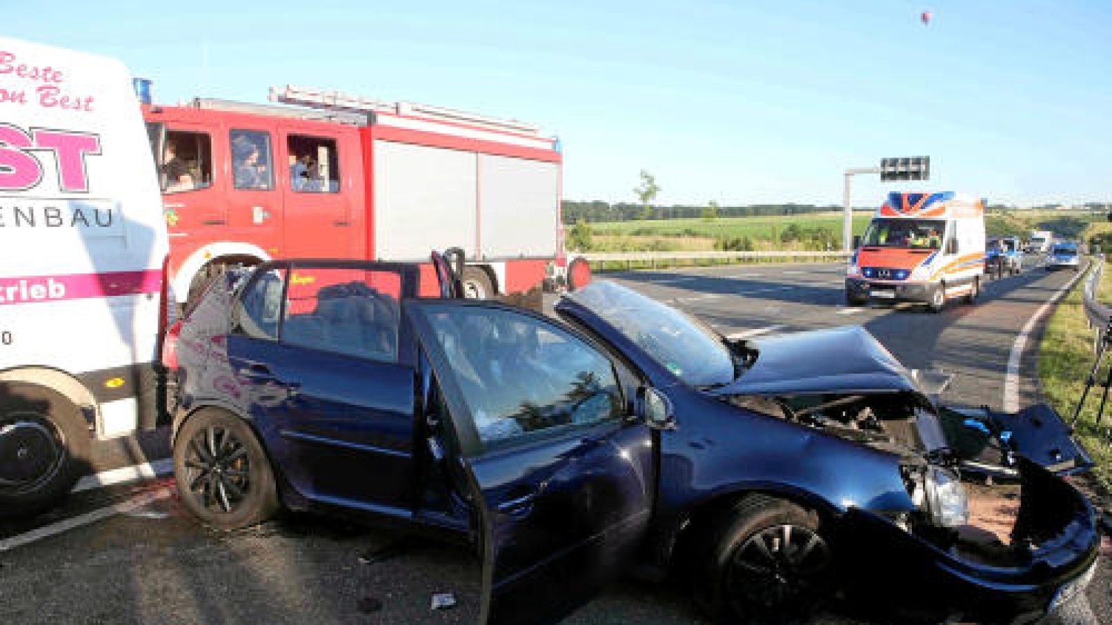 Schwerer Unfall auf der B2 bei Gera mit drei Verletzten