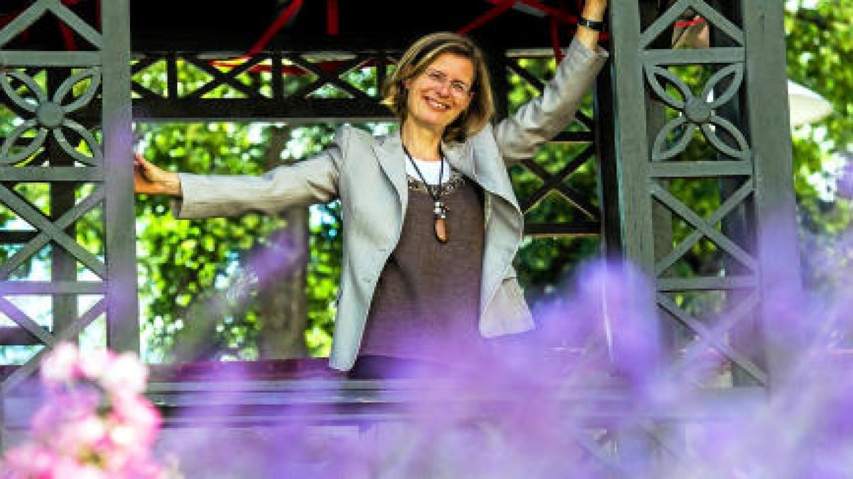 Ein Aal und vier Eier zum Frühstück