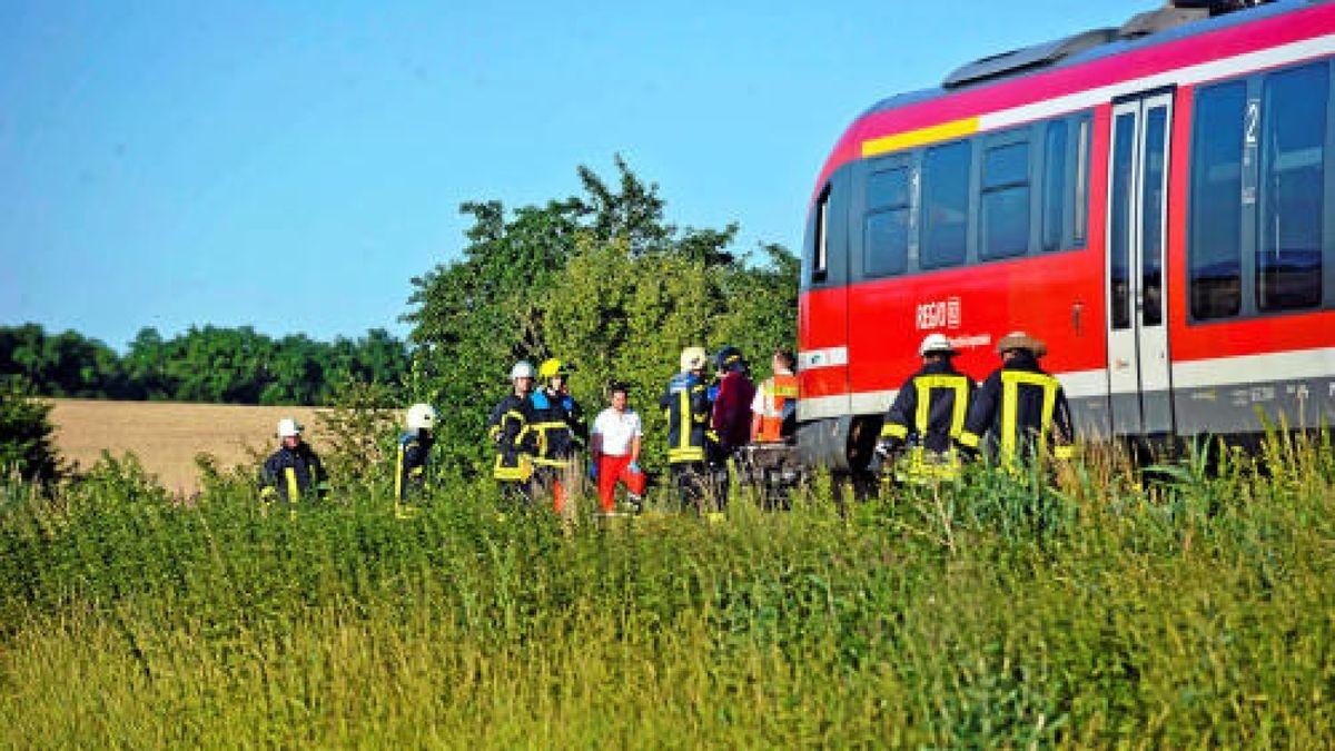 Zwei Tote bei Unfall in Höngeda: Triebwagen und Auto stoßen zusammen