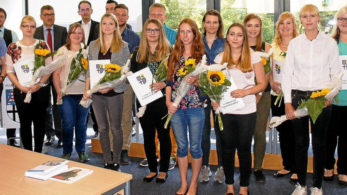 Elf neue Auszubildende im Landratsamt