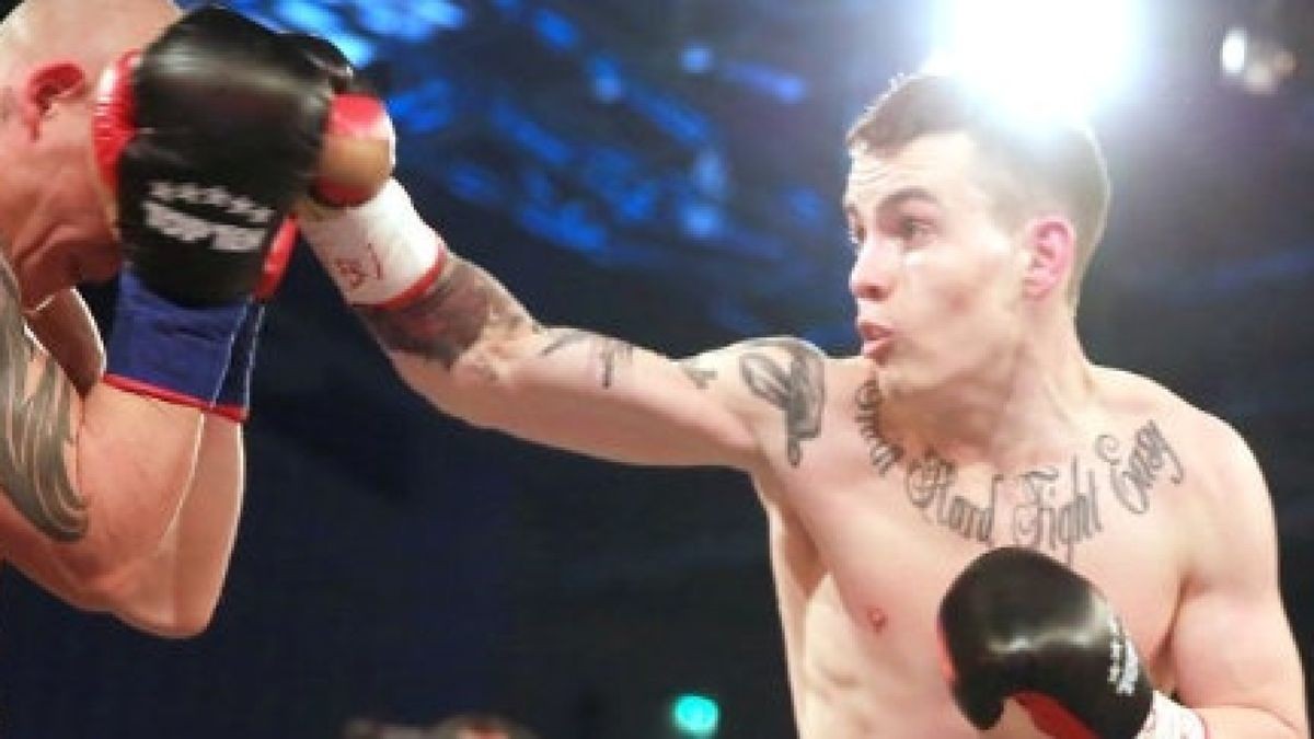 Vor dem Gang in den Box-Ring kämpft Felix Lamm gegen die Waage