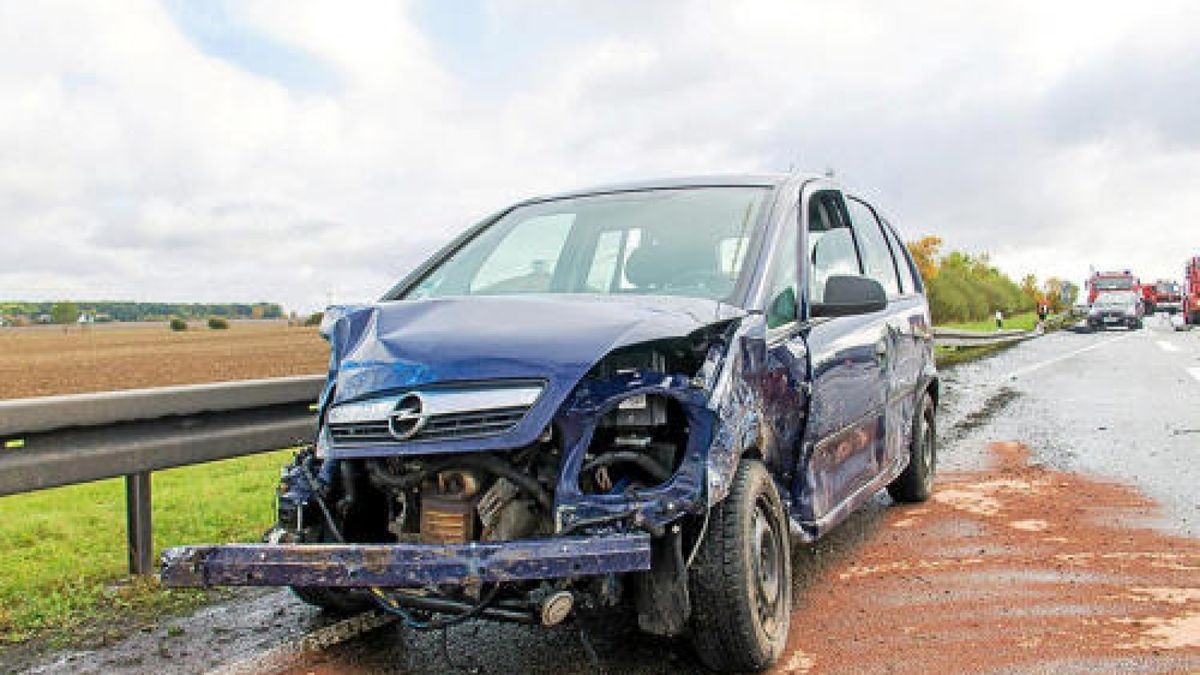 Unfall mit mehreren Fahrzeugen auf der A4