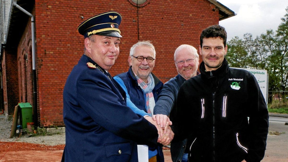 Kanonenbahnverein nimmt offiziell Dingelstädter Bahnhof in Besitz
