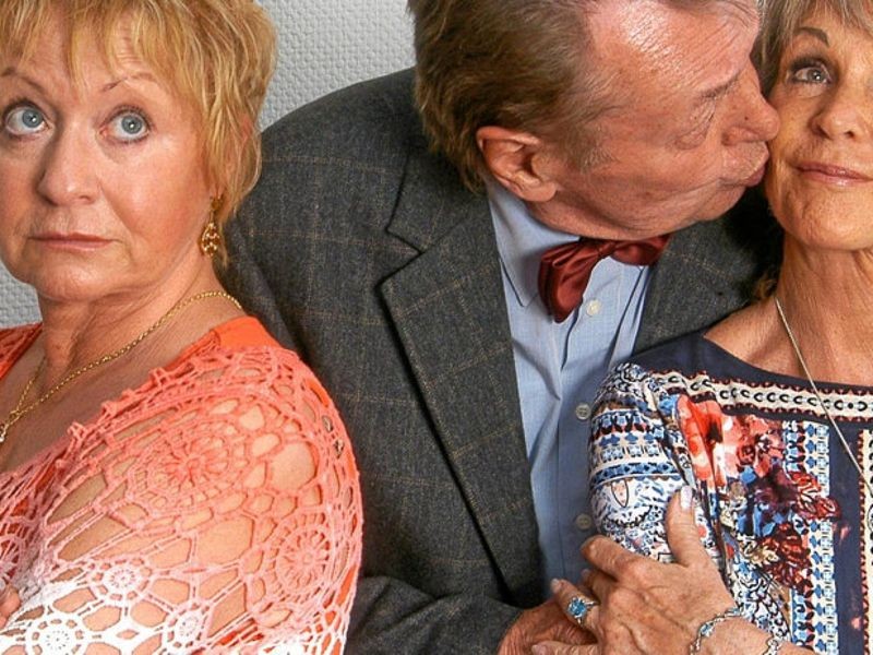 Zwei Ehepaare wagen Partnertausch