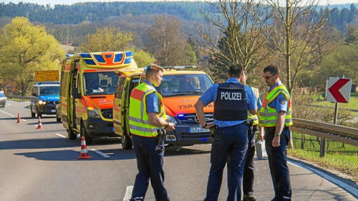 Schwerer Unfall auf B85 bei Teichel