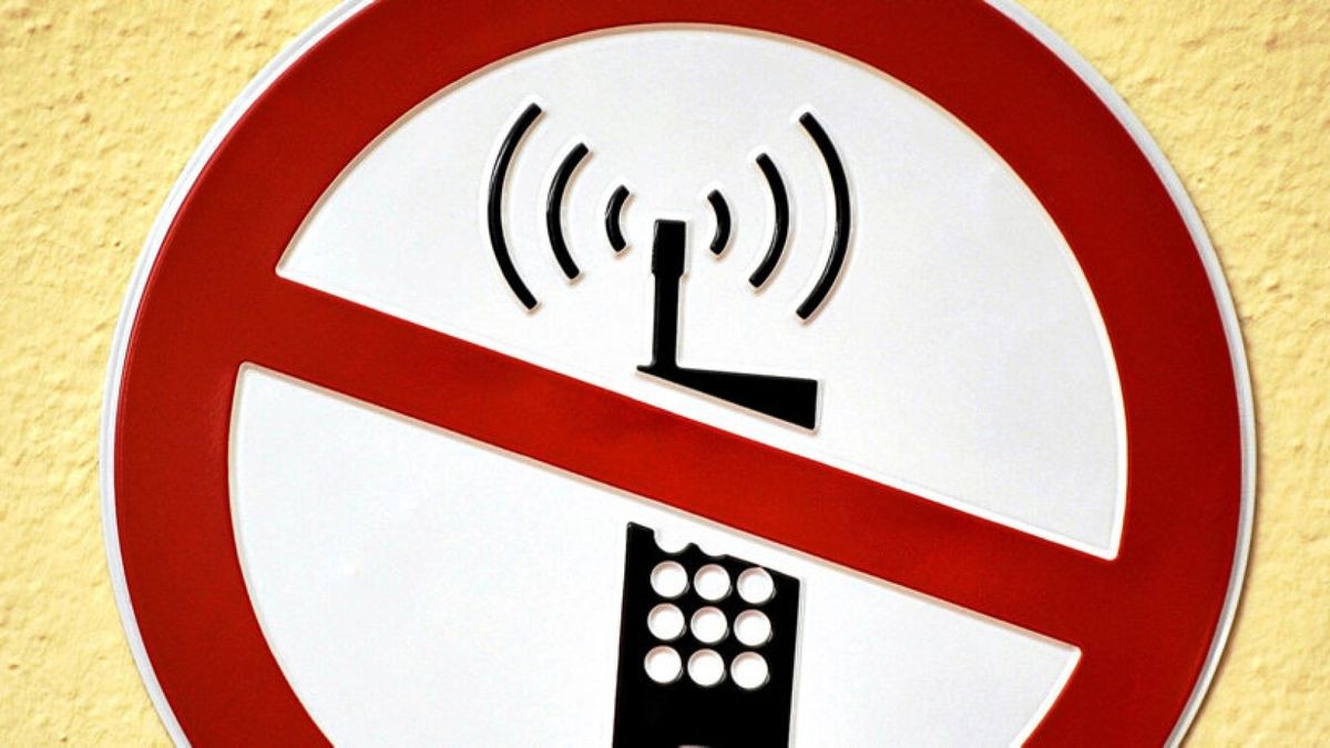 Statt auf Handyverbot setzen Freibäder auf Rücksichtnahme