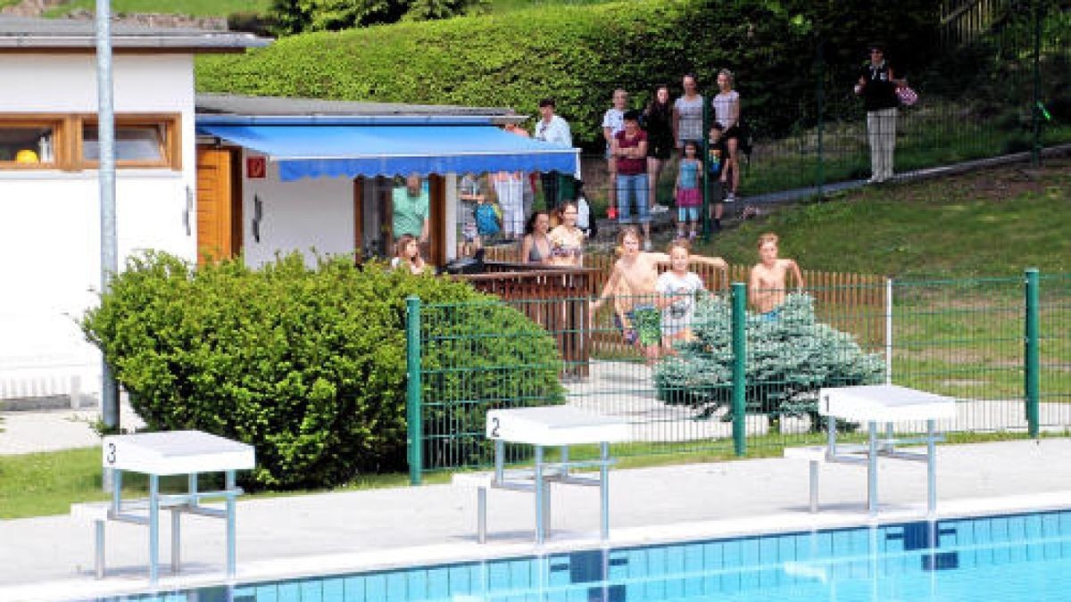 Wettrennen zur Saisoneröffnung im Freibad Bad Berka