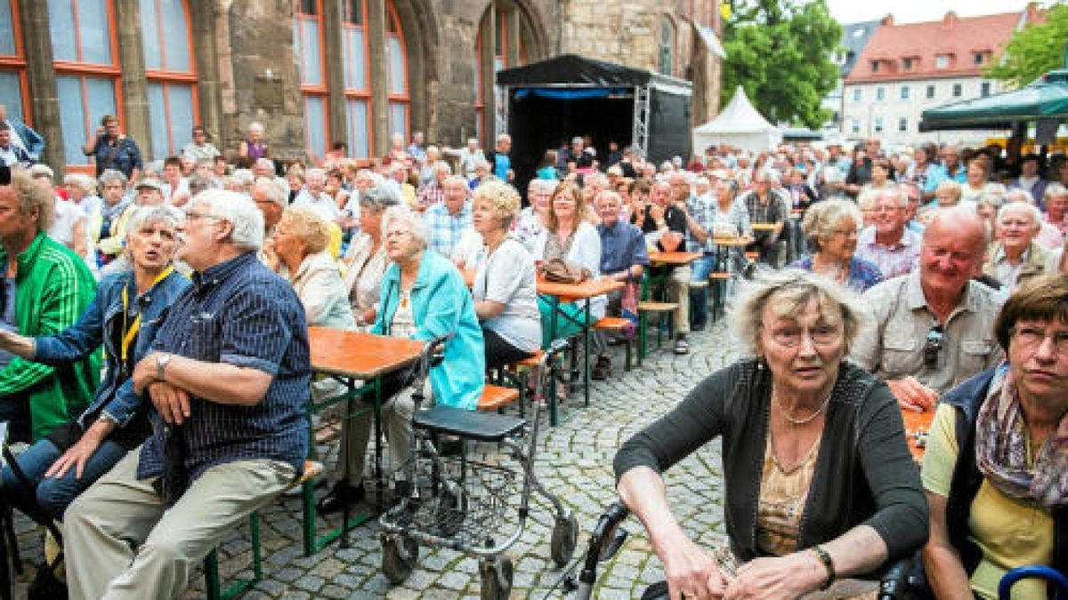 Richtige Schausteller heiraten im Winter: Einblick in das Fahrgeschäft ...