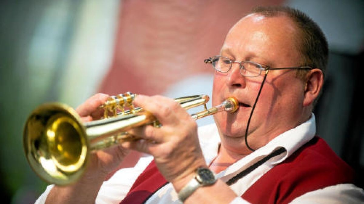 Richtige Schausteller heiraten im Winter: Einblick in das Fahrgeschäft ...