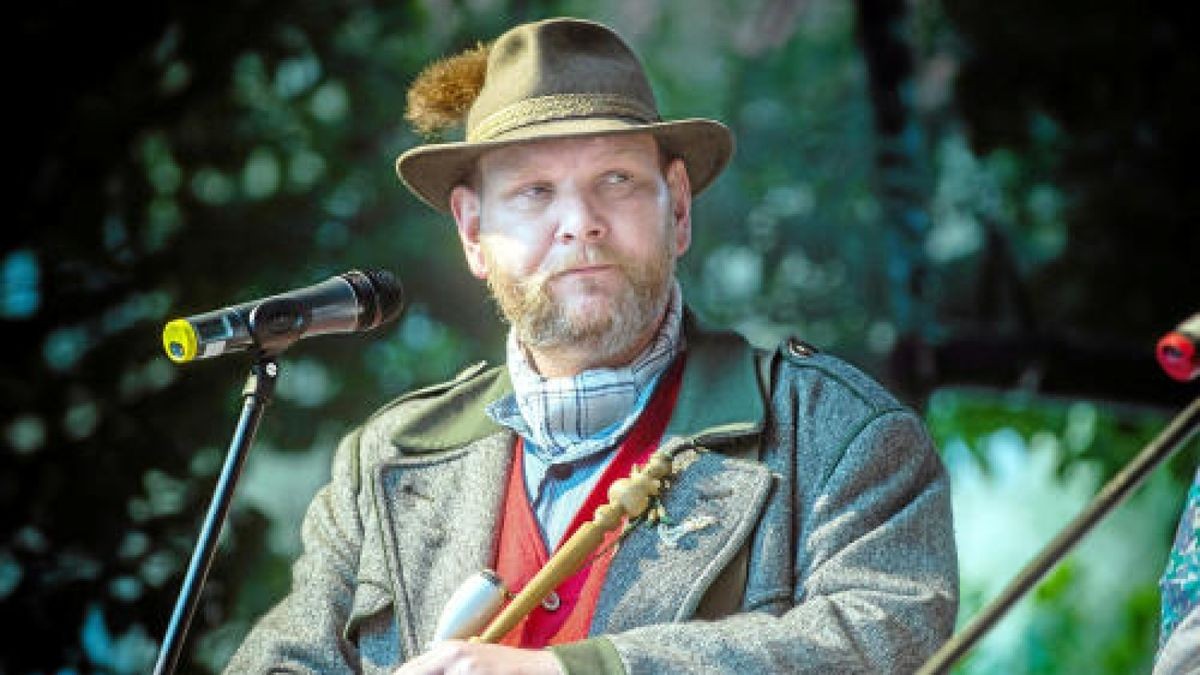 Richtige Schausteller heiraten im Winter: Einblick in das Fahrgeschäft ...
