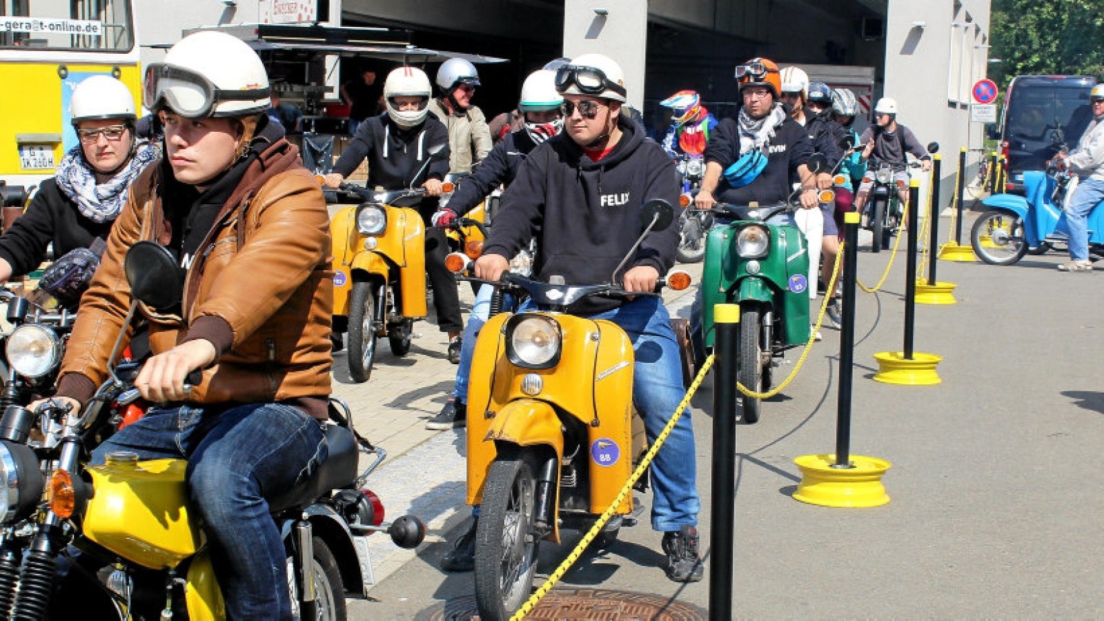Geraer Simson-Vogelzug: 160 Vögel schwärmen knatternd aus