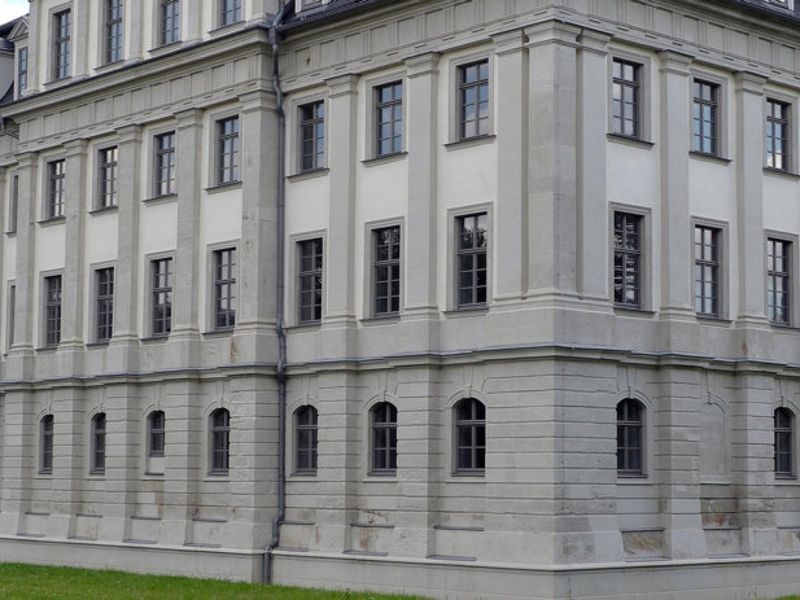 Im Tinzer Schloss kann die Duale Hochschule Gera-Eisenach noch immer ...