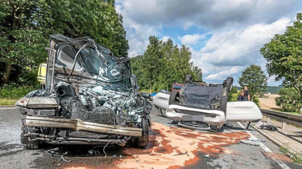 Schwerer Unfall auf B85 bei Bad Berka