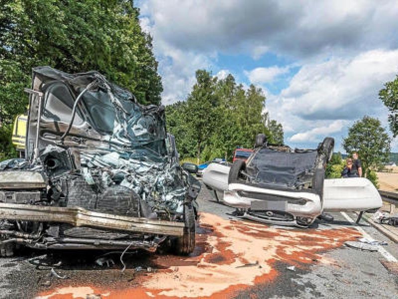 Schwerer Unfall auf B85 bei Bad Berka