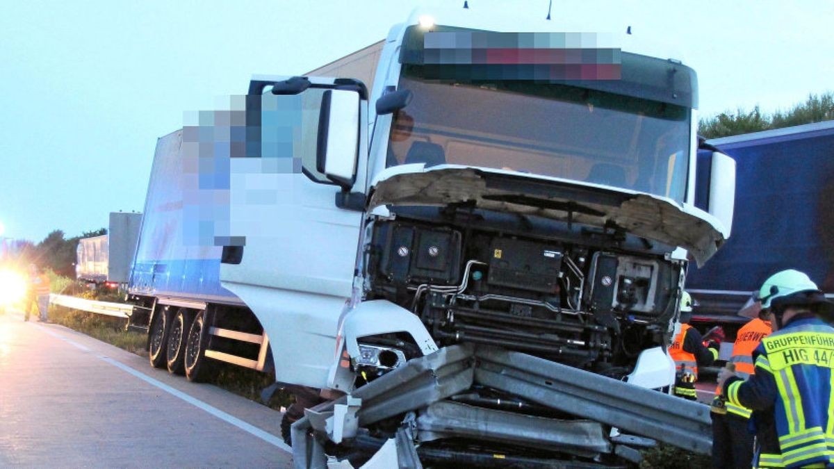 Lkw durchbricht Mittelleitplanke: Schwerer Unfall auf A38 im Eichsfeld