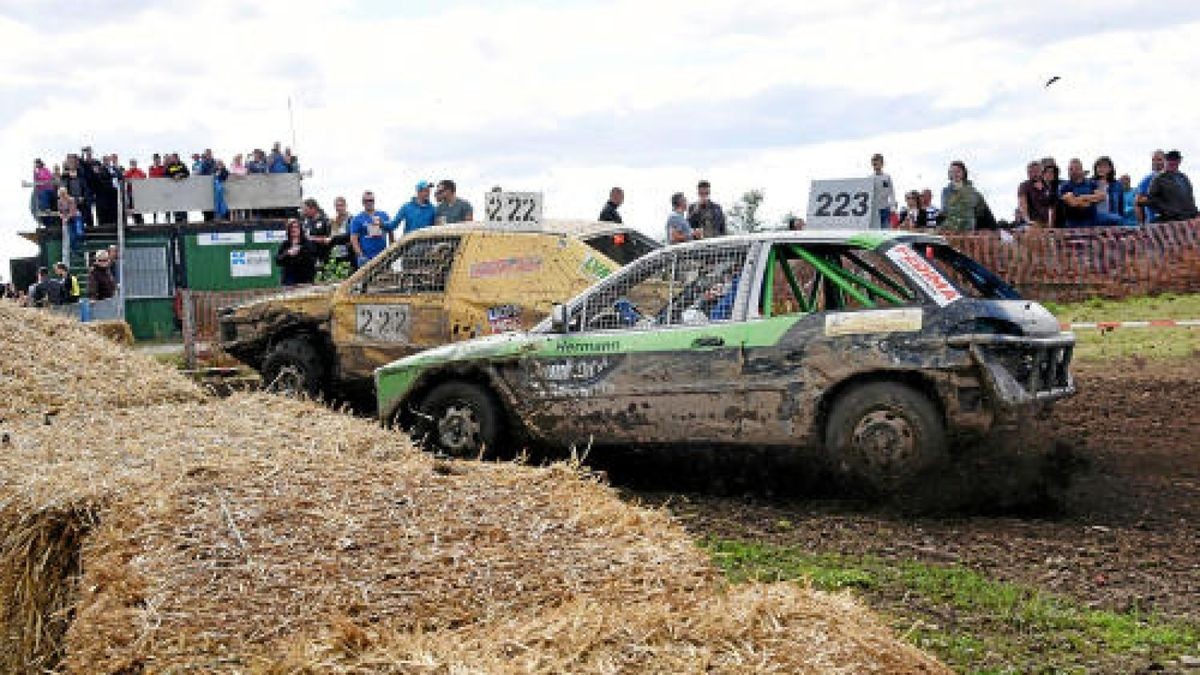 Heiße Rennen und verbeultes Blech: Erstes Stockcar-Rennen im Steinbruch ...