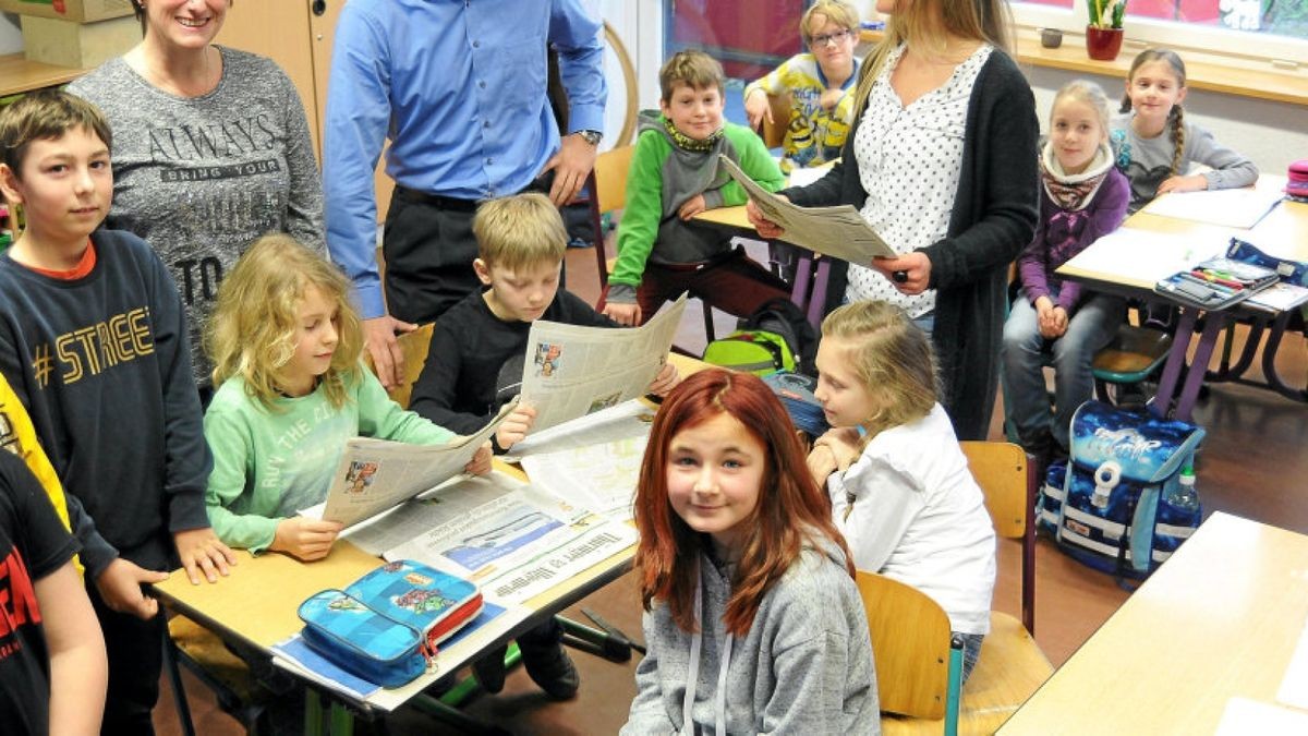 Zeitungspaten von Phoenix Mecano zu Gast in der Hörselschule