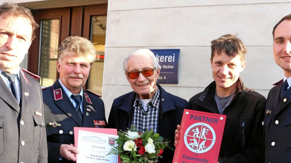 Druckerei Richter erhält Ehrenplakette „Partner der Feuerwehr“