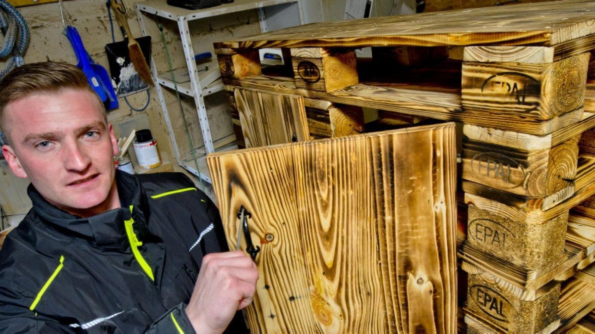Zimmermann aus Mühlhausen baut Designmöbel aus Palettenholz