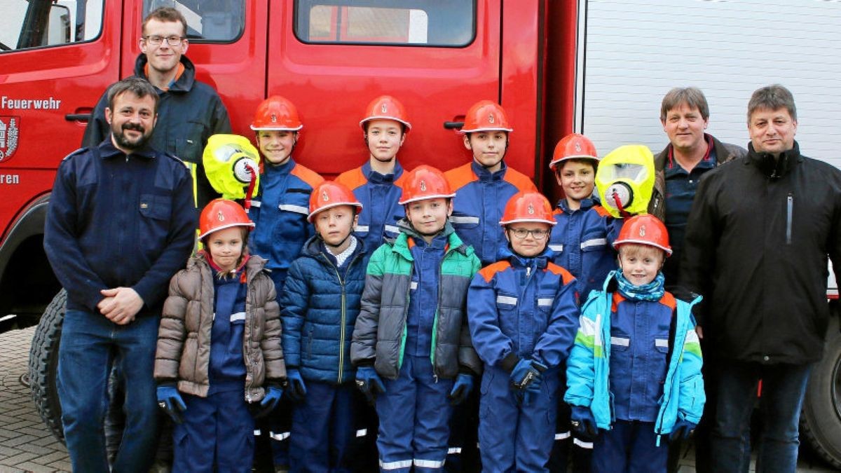 Neue Helme und Brandfluchthauben für Jugendfeuerwehr in Beuren