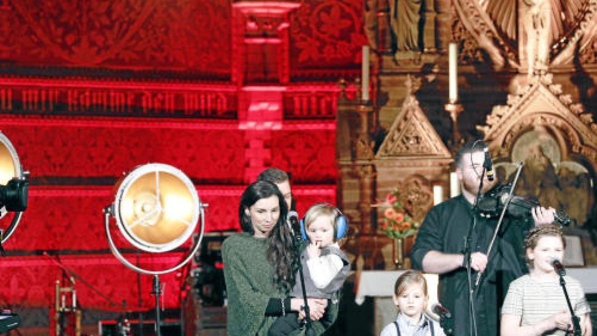 Hunderte bei Unplugged-Konzert der Rocklegenden in Apolda